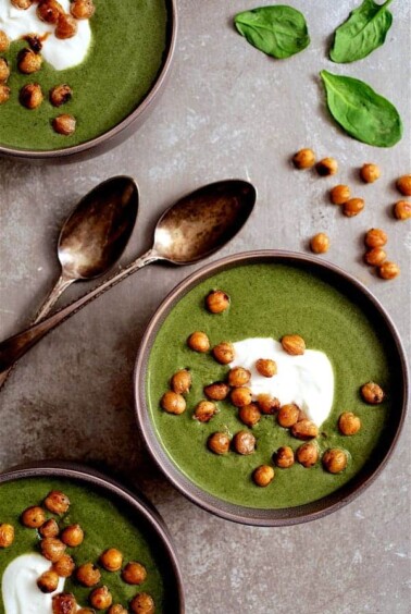 Delicious Spinach Bisque Recipe with Goat Cheese