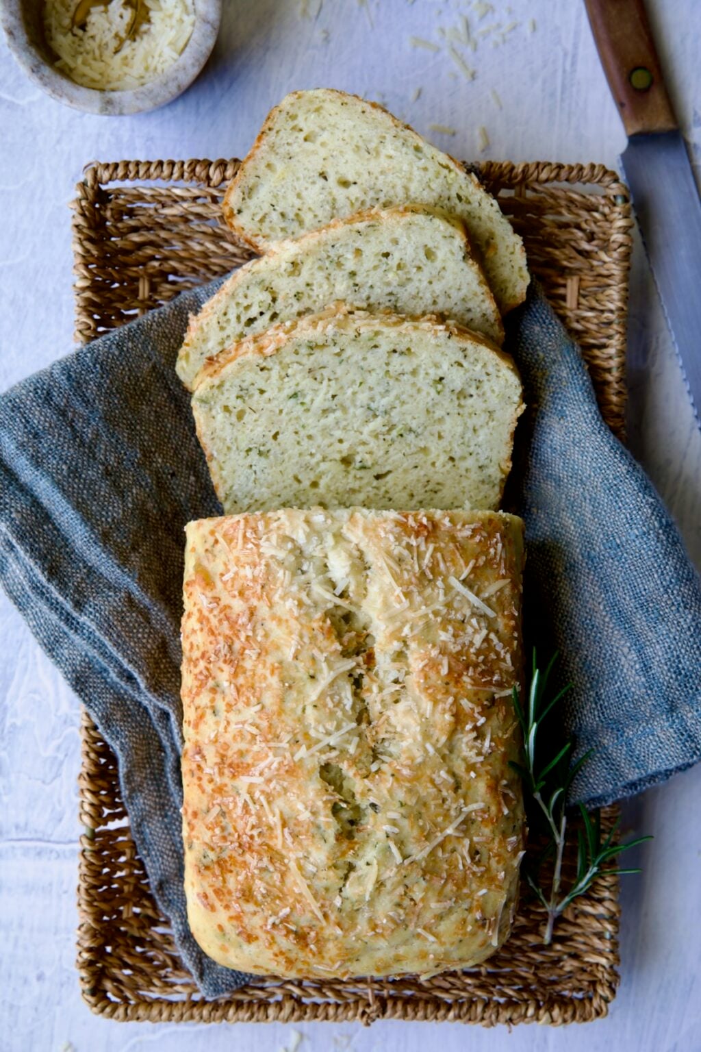 Delicious Herb Bread Recipe: No Yeast or Kneading Required